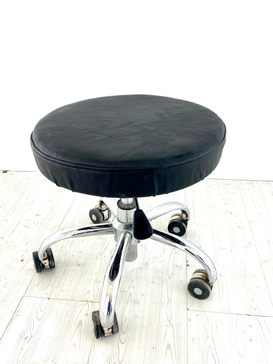 Nail Technician PediStool for Pedicure Service – GHE CU